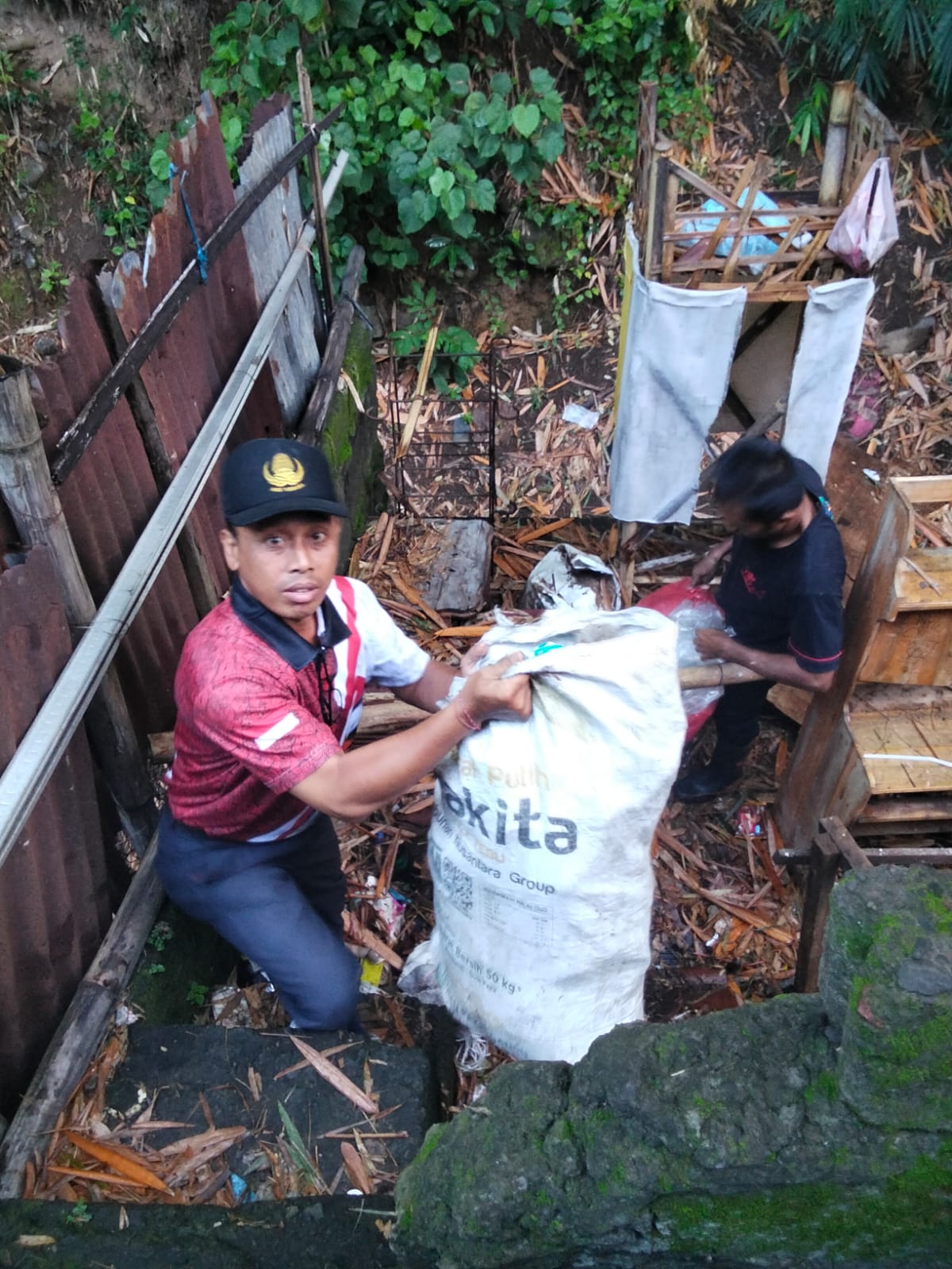Kelurahan Liligindi Bersama Dinas Kominfo Gelar Gotong Royong Bersih ...